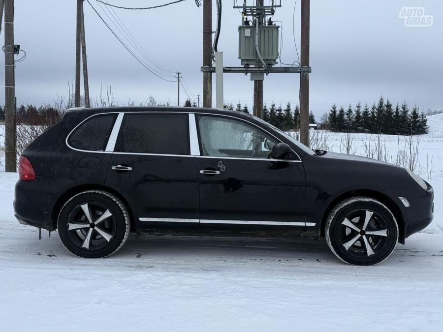 Melns Porsche Cayenne 2004 Šauļi, ar dzinēja tilpumu 3.20 L un nobraukumu 281 tūkst. km par 3300 €, foto 4 vietnē AUTOMOTO.COM.LV