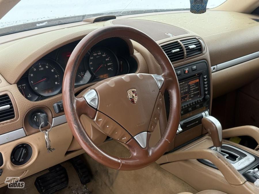 Melns Porsche Cayenne 2004 Šauļi, ar dzinēja tilpumu 3.20 L un nobraukumu 281 tūkst. km par 3300 €, foto 8 vietnē AUTOMOTO.COM.LV