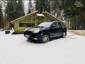 Melns Porsche Cayenne 2004 Klaipėda, ar dzinēja tilpumu 4.50 L un nobraukumu 340 tūkst. km par 4400 €, foto  vietnē AUTOMOTO.COM.LV