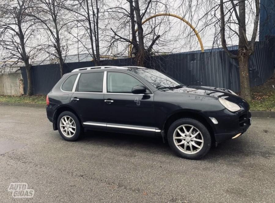 Melns Porsche Cayenne 2004 Klaipėda, ar dzinēja tilpumu 4.50 L un nobraukumu 340 tūkst. km par 4400 €, foto 2 vietnē AUTOMOTO.COM.LV