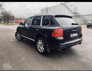 Melns Porsche Cayenne 2004 Klaipėda, ar dzinēja tilpumu 4.50 L un nobraukumu 340 tūkst. km par 4400 €, foto 3 vietnē AUTOMOTO.COM.LV