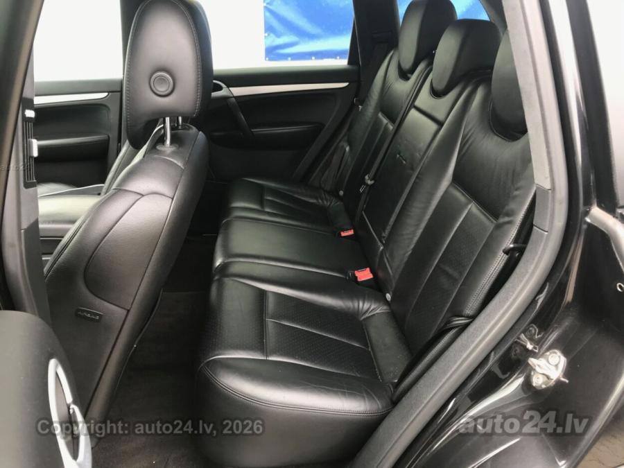 Melns Porsche Cayenne 2004 Tallina, ar dzinēja tilpumu 0.00 L un nobraukumu 122 tūkst. km par 11500 €, foto 7 vietnē AUTOMOTO.COM.LV