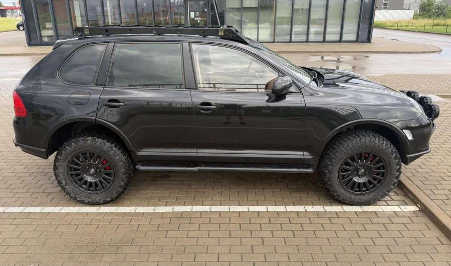 Melns Porsche Cayenne 2004 Kauņa, ar dzinēja tilpumu 4.51 L un nobraukumu 227 tūkst. km par 25000 €, foto 5 vietnē AUTOMOTO.COM.LV