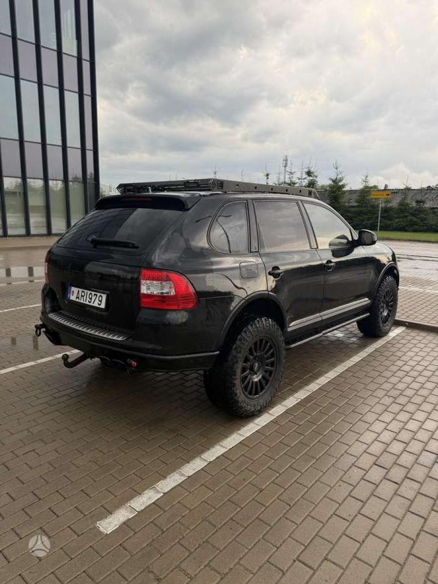 Melns Porsche Cayenne 2004 Kauņa, ar dzinēja tilpumu 4.51 L un nobraukumu 227 tūkst. km par 25000 €, foto 6 vietnē AUTOMOTO.COM.LV