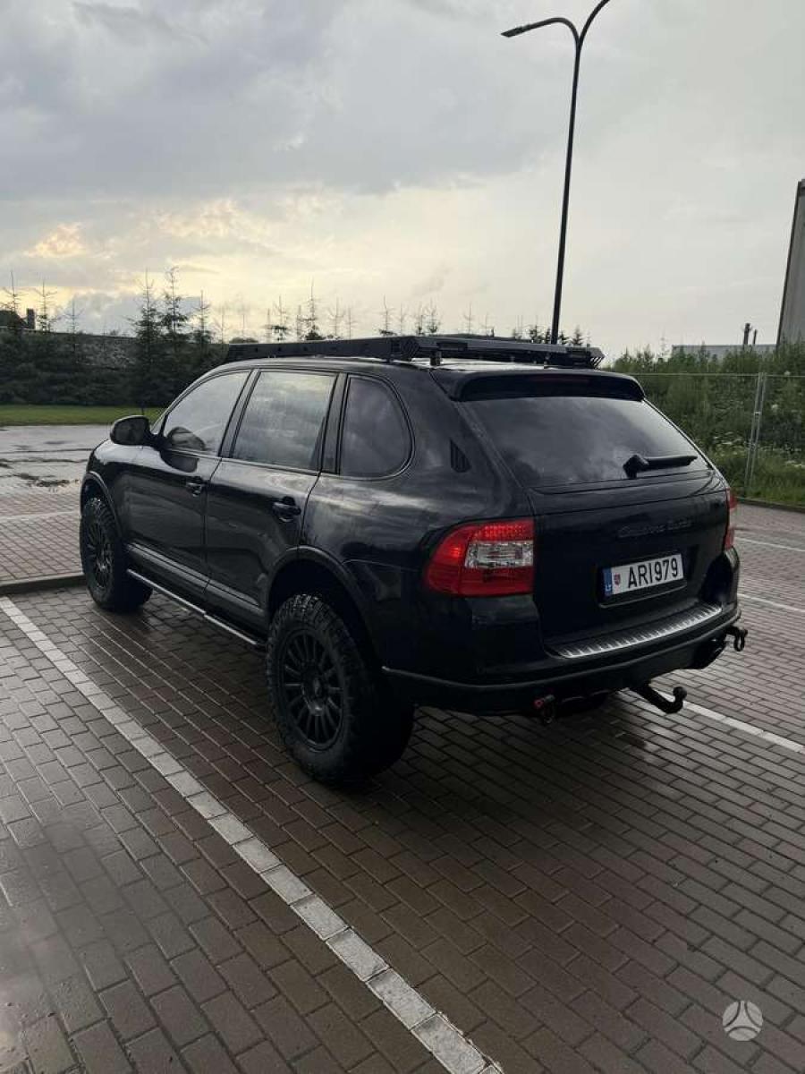 Melns Porsche Cayenne 2004 Kauņa, ar dzinēja tilpumu 4.51 L un nobraukumu 227 tūkst. km par 25000 €, foto 8 vietnē AUTOMOTO.COM.LV
