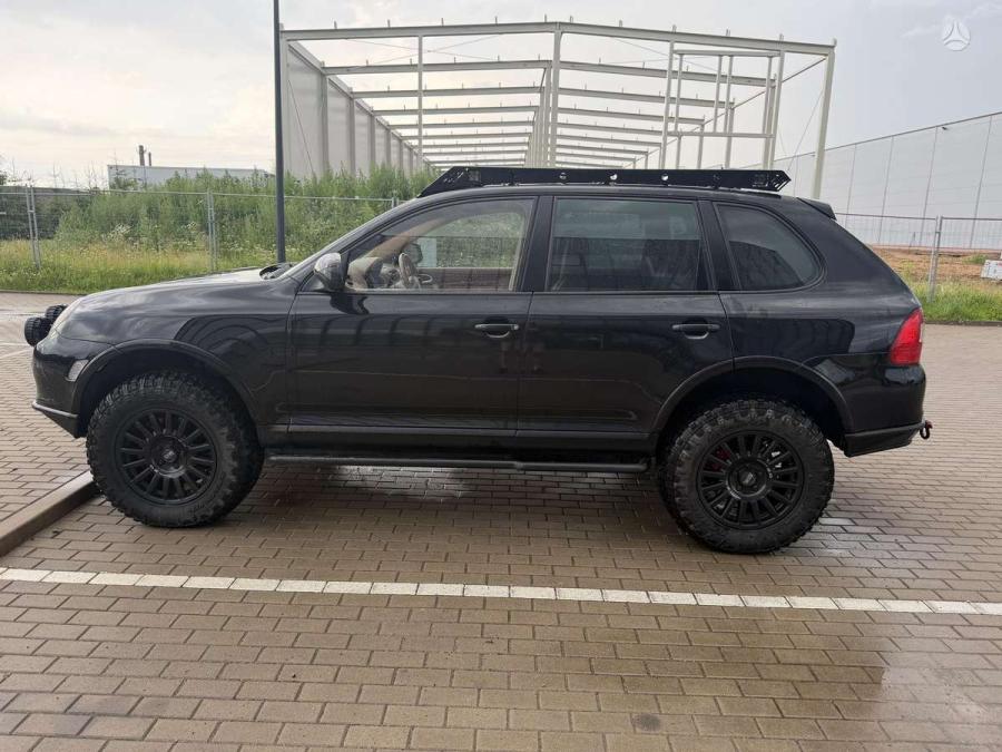 Melns Porsche Cayenne 2004 Kauņa, ar dzinēja tilpumu 4.51 L un nobraukumu 227 tūkst. km par 25000 €, foto 9 vietnē AUTOMOTO.COM.LV