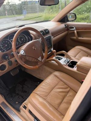 Melns Porsche Cayenne 2004 Kauņa, ar dzinēja tilpumu 4.51 L un nobraukumu 227 tūkst. km par 25000 €, foto 14 vietnē AUTOMOTO.COM.LV