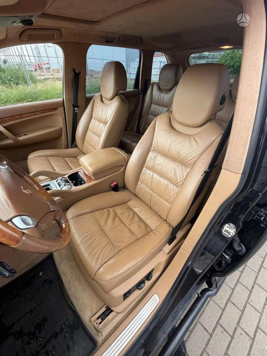 Melns Porsche Cayenne 2004 Kauņa, ar dzinēja tilpumu 4.51 L un nobraukumu 227 tūkst. km par 25000 €, foto 15 vietnē AUTOMOTO.COM.LV