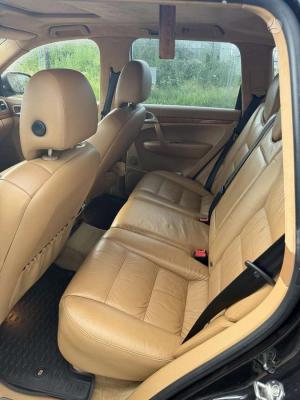 Melns Porsche Cayenne 2004 Kauņa, ar dzinēja tilpumu 4.51 L un nobraukumu 227 tūkst. km par 25000 €, foto 16 vietnē AUTOMOTO.COM.LV