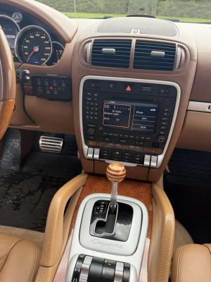 Melns Porsche Cayenne 2004 Kauņa, ar dzinēja tilpumu 4.51 L un nobraukumu 227 tūkst. km par 25000 €, foto 17 vietnē AUTOMOTO.COM.LV