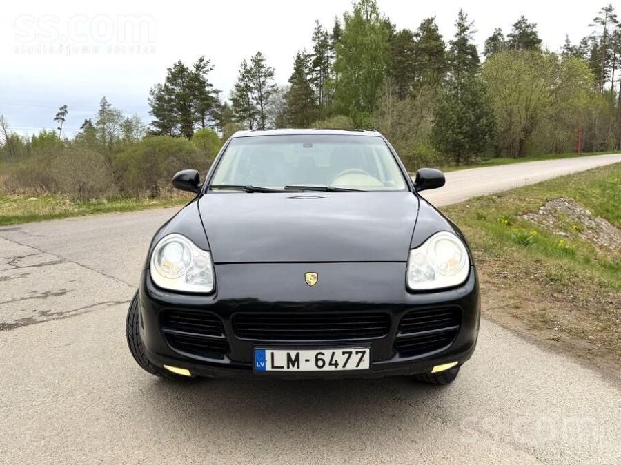 Black Porsche Cayenne 2004 in Jekabpils, with an engine capacity of 4.50 L and mileage of 336 thousand km for 4475 €, photo 3 on AUTOMOTO.COM.LV