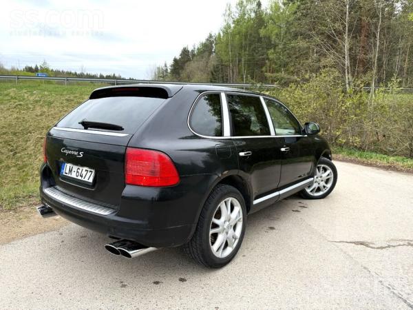 Black Porsche Cayenne 2004 in Jekabpils, with an engine capacity of 4.50 L and mileage of 336 thousand km for 4475 €, photo 3 on AUTOMOTO.COM.LV