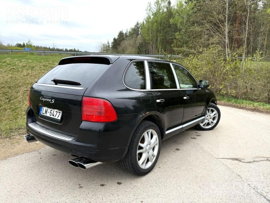Black Porsche Cayenne 2004 in Jekabpils, with an engine capacity of 4.50 L and mileage of 336 thousand km for 4475 €, photo 4 on AUTOMOTO.COM.LV
