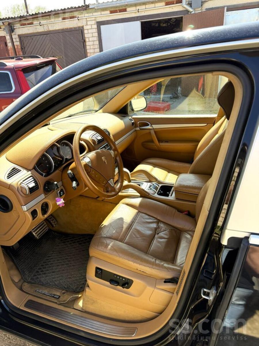 Black Porsche Cayenne 2004 in Jekabpils, with an engine capacity of 4.50 L and mileage of 336 thousand km for 4475 €, photo 8 on AUTOMOTO.COM.LV