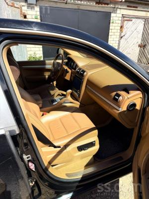 Black Porsche Cayenne 2004 in Jekabpils, with an engine capacity of 4.50 L and mileage of 336 thousand km for 4475 €, photo 9 on AUTOMOTO.COM.LV