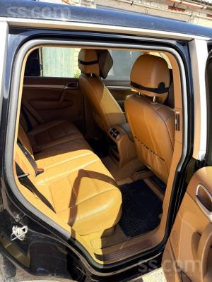 Black Porsche Cayenne 2004 in Jekabpils, with an engine capacity of 4.50 L and mileage of 336 thousand km for 4475 €, photo 10 on AUTOMOTO.COM.LV
