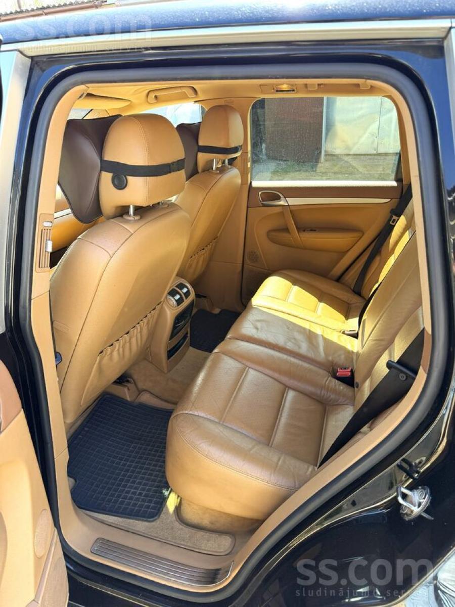 Black Porsche Cayenne 2004 in Jekabpils, with an engine capacity of 4.50 L and mileage of 336 thousand km for 4475 €, photo 11 on AUTOMOTO.COM.LV