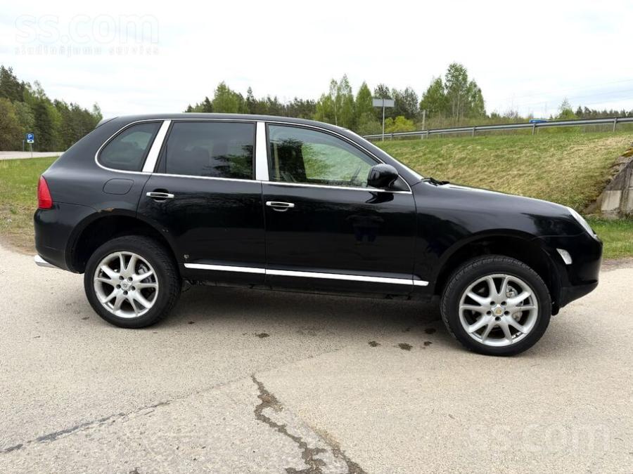 Black Porsche Cayenne 2004 in Jekabpils, with an engine capacity of 4.50 L and mileage of 336 thousand km for 4475 €, photo 13 on AUTOMOTO.COM.LV