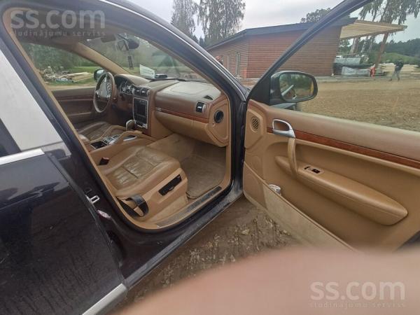 Черный Порше Каен 2004 в Салдус, объемом двигателя 4.50 л и пробегом 328 тыс. км за 2500 €, фото 7 на AUTOMOTO.COM.LV