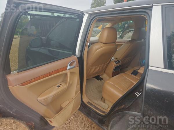 Черный Порше Каен 2004 в Салдус, объемом двигателя 4.50 л и пробегом 328 тыс. км за 2500 €, фото 8 на AUTOMOTO.COM.LV