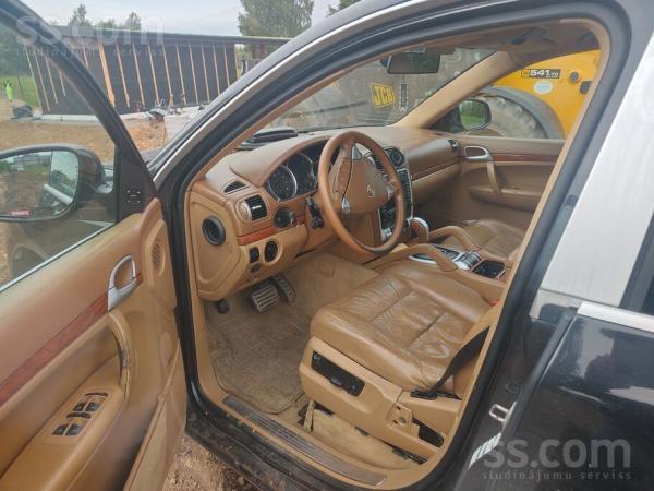 Черный Порше Каен 2004 в Салдус, объемом двигателя 4.50 л и пробегом 328 тыс. км за 2500 €, фото 9 на AUTOMOTO.COM.LV