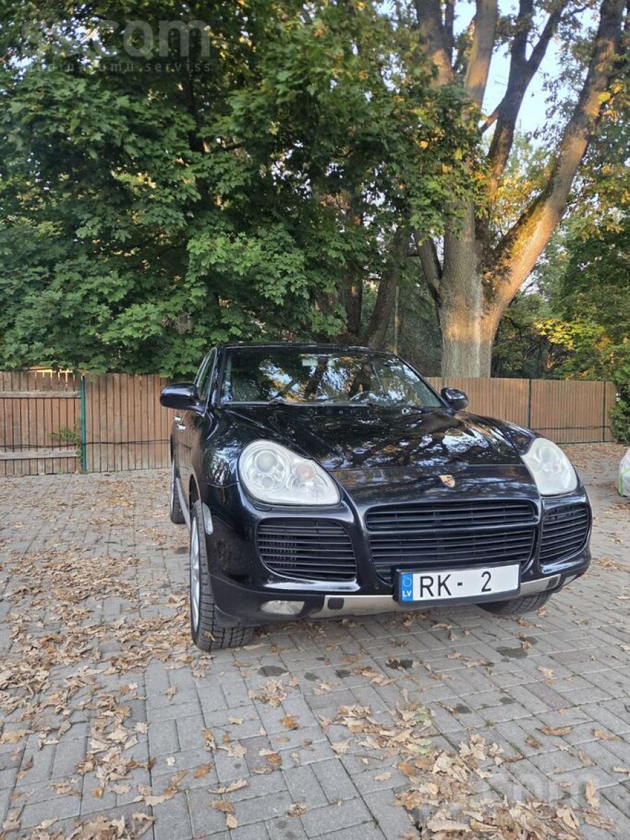 Melns Porsche Cayenne 2004 Rīga, ar dzinēja tilpumu 4.50 L un nobraukumu 256 tūkst. km par 5900 €, foto 3 vietnē AUTOMOTO.COM.LV