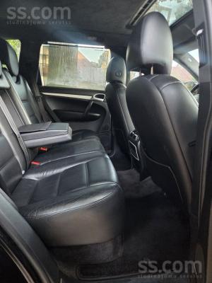 Melns Porsche Cayenne 2004 Rīga, ar dzinēja tilpumu 4.50 L un nobraukumu 256 tūkst. km par 5900 €, foto 10 vietnē AUTOMOTO.COM.LV