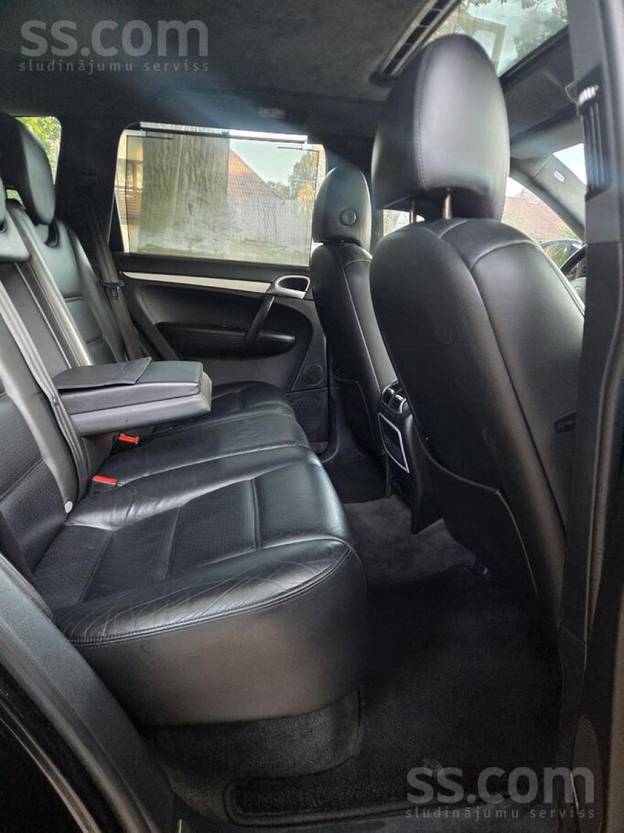 Melns Porsche Cayenne 2004 Rīga, ar dzinēja tilpumu 4.50 L un nobraukumu 256 tūkst. km par 5900 €, foto 10 vietnē AUTOMOTO.COM.LV