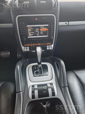 Melns Porsche Cayenne 2004 Rīga, ar dzinēja tilpumu 4.50 L un nobraukumu 256 tūkst. km par 5900 €, foto 14 vietnē AUTOMOTO.COM.LV