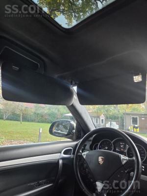 Melns Porsche Cayenne 2004 Rīga, ar dzinēja tilpumu 4.50 L un nobraukumu 256 tūkst. km par 5900 €, foto 18 vietnē AUTOMOTO.COM.LV