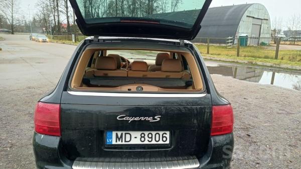 Black Porsche Cayenne 2005 in Cesis, with an engine capacity of 4.50 L and mileage of 371 thousand km for 3700 €, photo 9 on AUTOMOTO.COM.LV