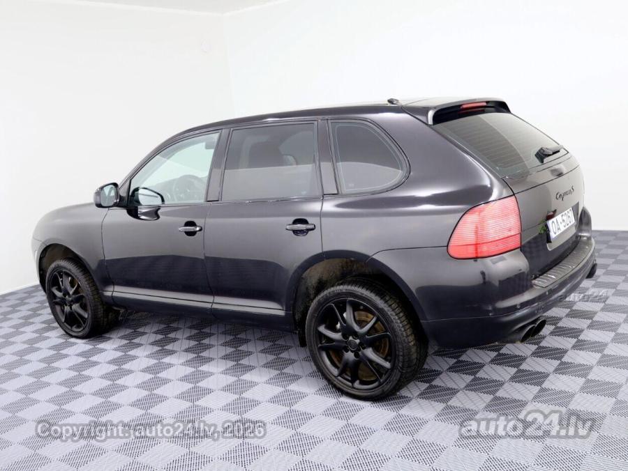 Melns Porsche Cayenne 2005 Tallina, ar dzinēja tilpumu 4.50 L un nobraukumu 237 tūkst. km par 1999 €, foto 4 vietnē AUTOMOTO.COM.LV