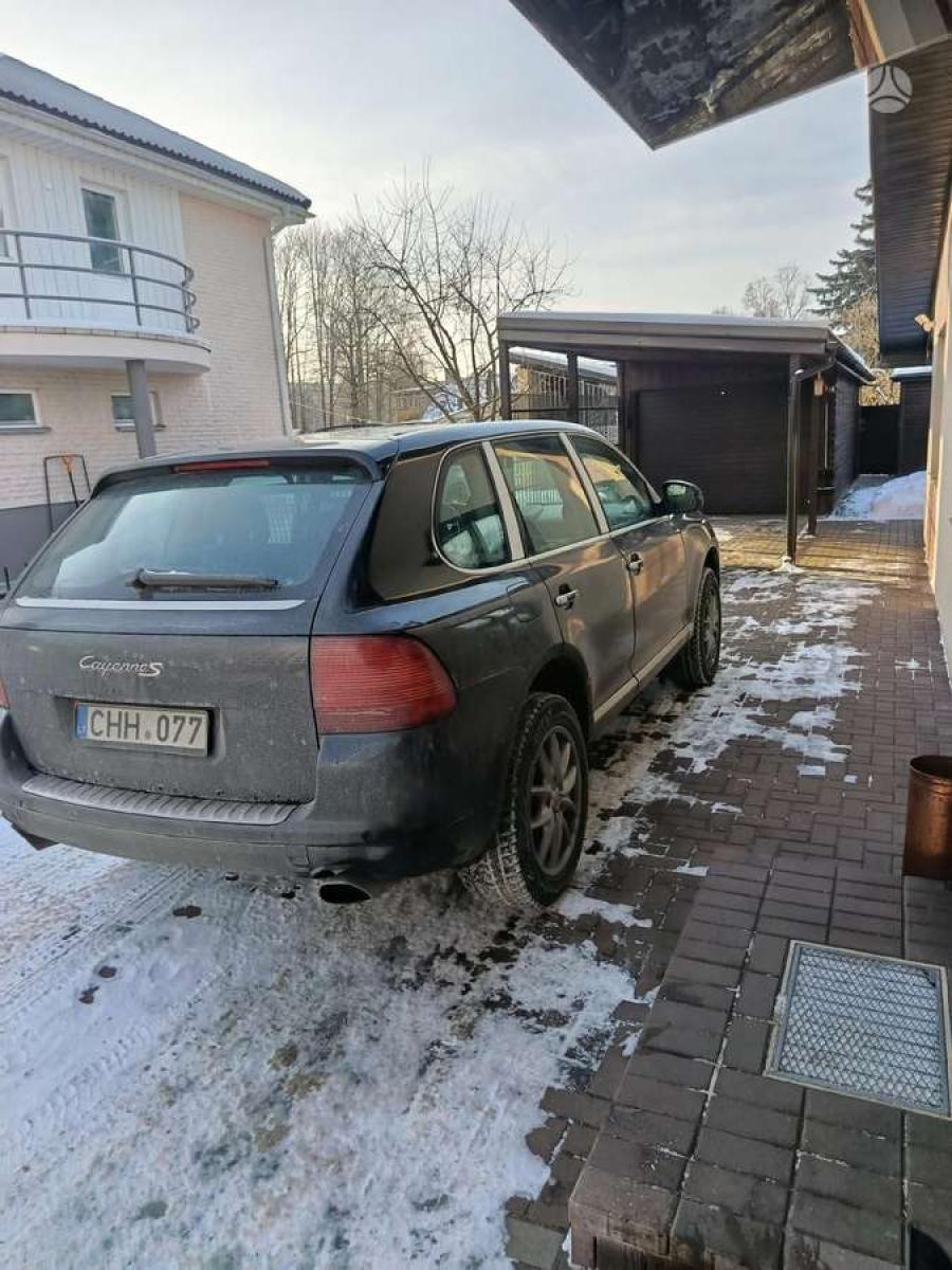 Black Porsche Cayenne 2005 in Panevezys, with an engine capacity of 4.50 L and mileage of 312 thousand km for 4750 €, photo 6 on AUTOMOTO.COM.LV