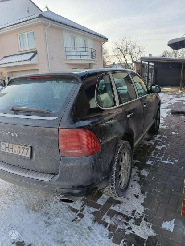 Black Porsche Cayenne 2005 in Panevezys, with an engine capacity of 4.50 L and mileage of 312 thousand km for 4750 €, photo 9 on AUTOMOTO.COM.LV