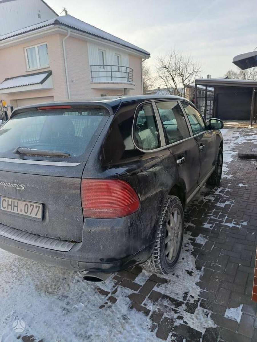 Black Porsche Cayenne 2005 in Panevezys, with an engine capacity of 4.50 L and mileage of 312 thousand km for 4750 €, photo 9 on AUTOMOTO.COM.LV