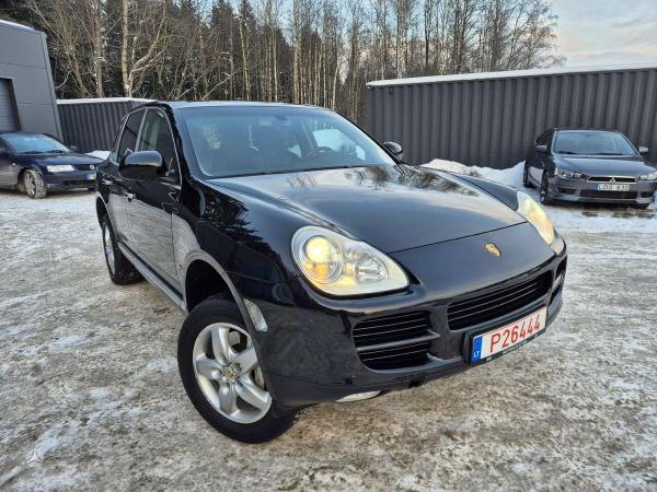 Black Porsche Cayenne 2005 in Utena, with an engine capacity of 4.51 L and mileage of 177 thousand km for 4990 €, photo 2 on AUTOMOTO.COM.LV