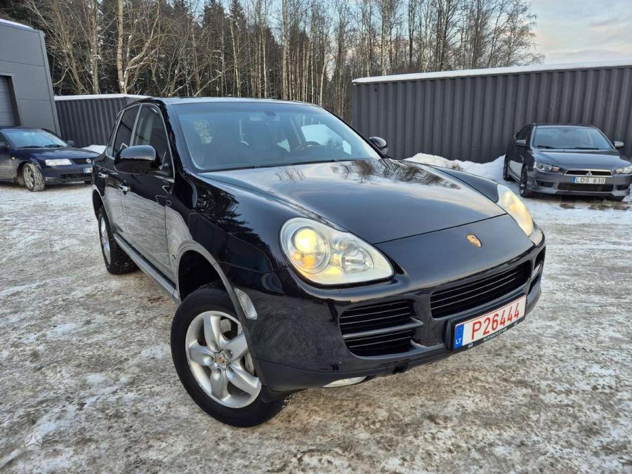 Black Porsche Cayenne 2005 in Utena, with an engine capacity of 4.51 L and mileage of 177 thousand km for 4990 €, photo 2 on AUTOMOTO.COM.LV