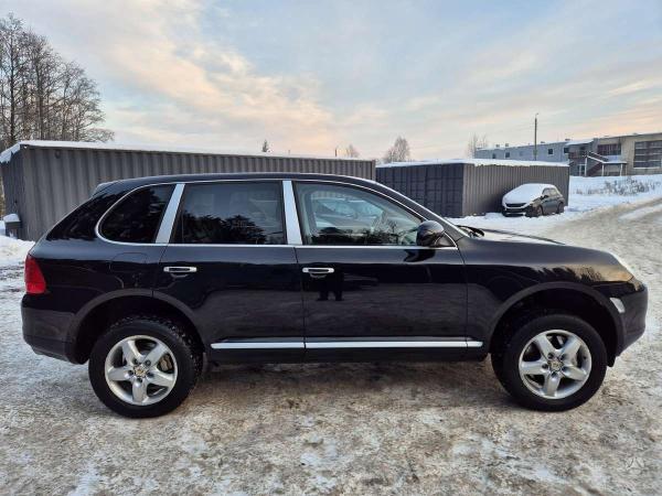 Black Porsche Cayenne 2005 in Utena, with an engine capacity of 4.51 L and mileage of 177 thousand km for 4990 €, photo 6 on AUTOMOTO.COM.LV