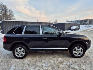 Black Porsche Cayenne 2005 in Utena, with an engine capacity of 4.51 L and mileage of 177 thousand km for 4990 €, photo 6 on AUTOMOTO.COM.LV