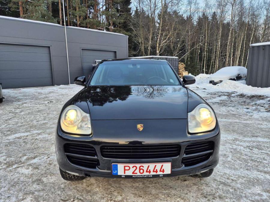 Black Porsche Cayenne 2005 in Utena, with an engine capacity of 4.51 L and mileage of 177 thousand km for 4990 €, photo 9 on AUTOMOTO.COM.LV