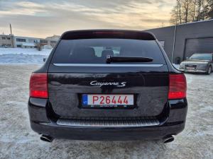 Black Porsche Cayenne 2005 in Utena, with an engine capacity of 4.51 L and mileage of 177 thousand km for 4990 €, photo 11 on AUTOMOTO.COM.LV