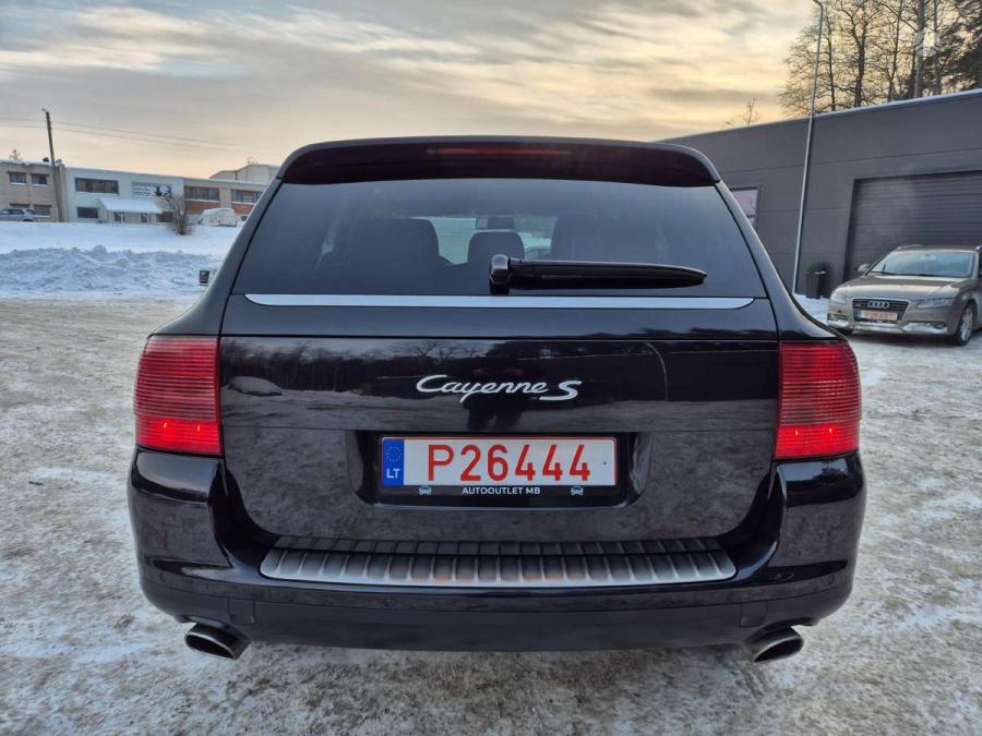 Black Porsche Cayenne 2005 in Utena, with an engine capacity of 4.51 L and mileage of 177 thousand km for 4990 €, photo 11 on AUTOMOTO.COM.LV