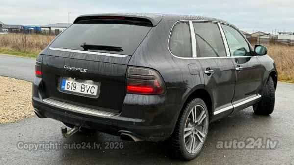Black Porsche Cayenne 2005 in Tallinn, with an engine capacity of 3.20 L and mileage of 293 thousand km for 5000 €, photo 2 on AUTOMOTO.COM.LV