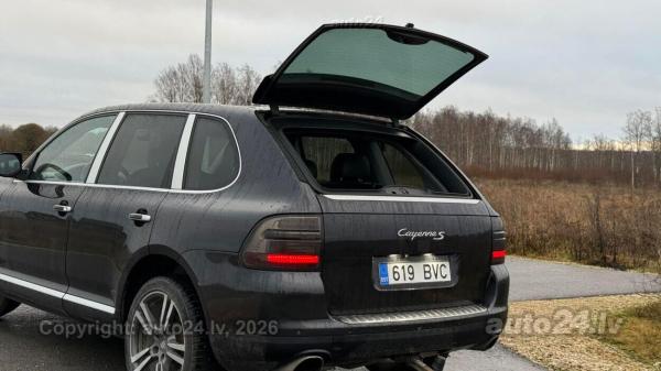 Black Porsche Cayenne 2005 in Tallinn, with an engine capacity of 3.20 L and mileage of 293 thousand km for 5000 €, photo 3 on AUTOMOTO.COM.LV