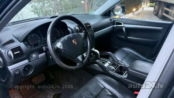 Black Porsche Cayenne 2005 in Tallinn, with an engine capacity of 3.20 L and mileage of 293 thousand km for 5000 €, photo 10 on AUTOMOTO.COM.LV