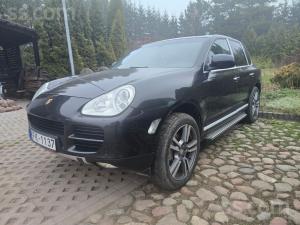 Melns Porsche Cayenne 2005 Liepāja, ar dzinēja tilpumu 4.50 L un nobraukumu 307 tūkst. km par 3900 €, foto  vietnē AUTOMOTO.COM.LV