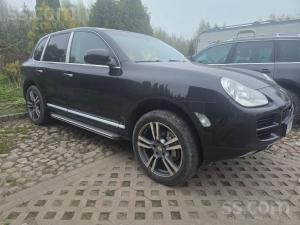 Melns Porsche Cayenne 2005 Liepāja, ar dzinēja tilpumu 4.50 L un nobraukumu 307 tūkst. km par 3900 €, foto 4 vietnē AUTOMOTO.COM.LV