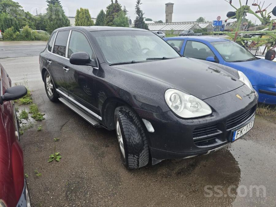Black Porsche Cayenne 2005 in Liepaja, with an engine capacity of 4.50 L and mileage of 307 thousand km for 3300 €, photo 1 on AUTOMOTO.COM.LV