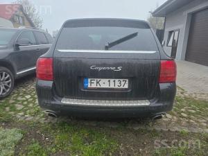 Black Porsche Cayenne 2005 in Liepaja, with an engine capacity of 4.50 L and mileage of 307 thousand km for 3300 €, photo 6 on AUTOMOTO.COM.LV
