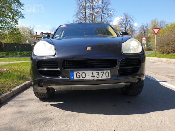 Black Porsche Cayenne 2005 in Riga, with an engine capacity of 3.20 L and mileage of 246 thousand km for 7100 €, photo 2 on AUTOMOTO.COM.LV